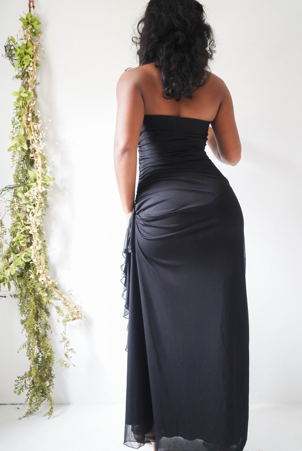 Y2K Strapless Black Ruffle Detail Gown – Masha&Jlynn